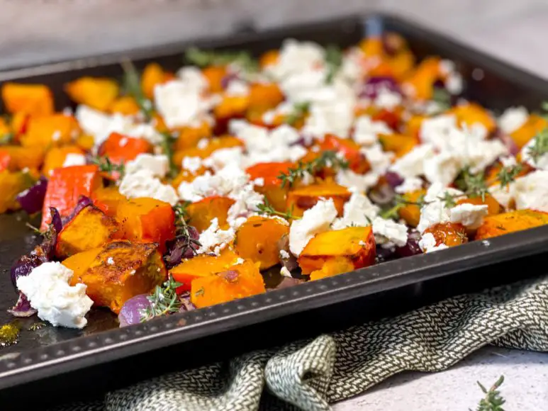 Rezept für Ofenkürbis mit Feta und Thymian - sehr lecker & schnell